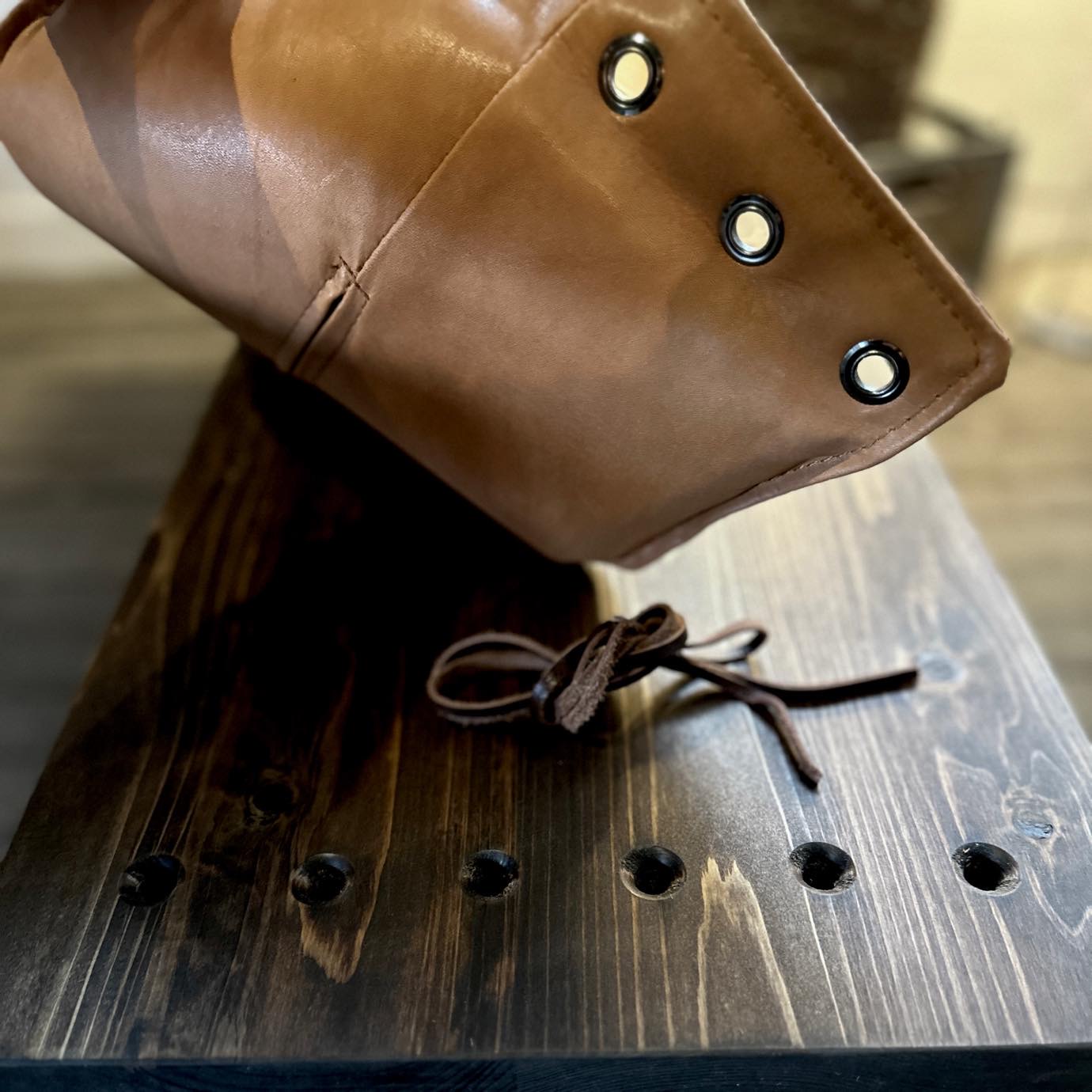 KIND LEATHER BENCH BC-015 | Sizeee